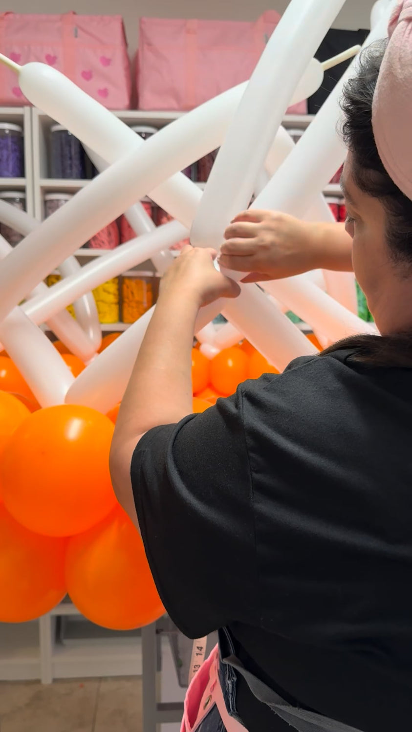 Basketball Hoop Balloon Sculpture Class | DIY Sports Party Decor — The ...